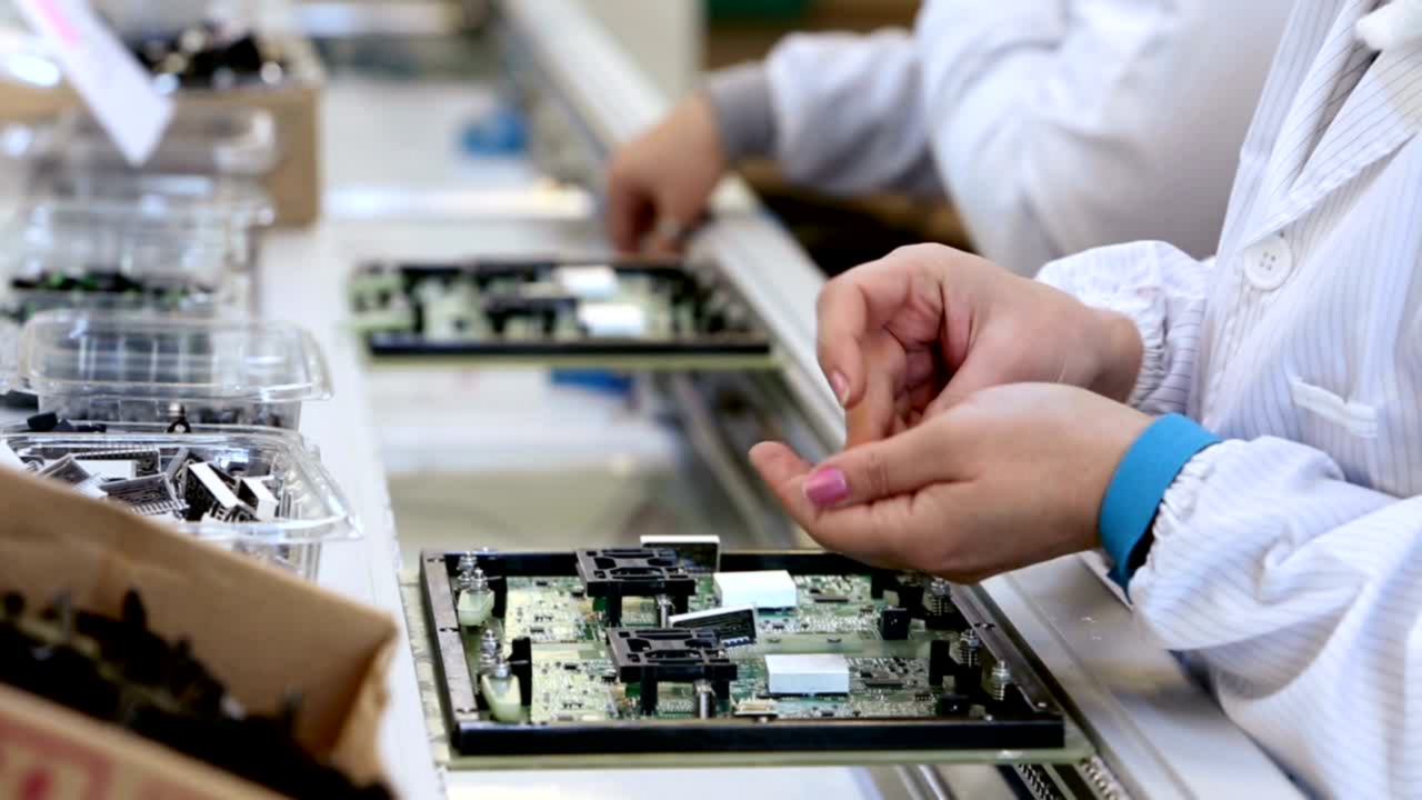 PCB assembly guidance in manufacturing - Arkite